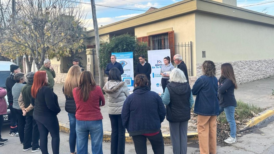 Barrio Cafferata recibió nuevas alarmas comunitarias | Alta Info